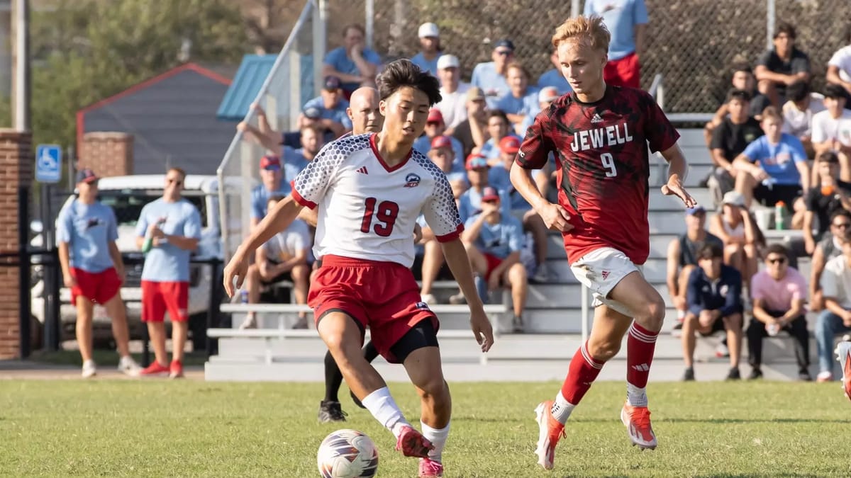 Men’s soccer’s strong season start aided by team chemistry